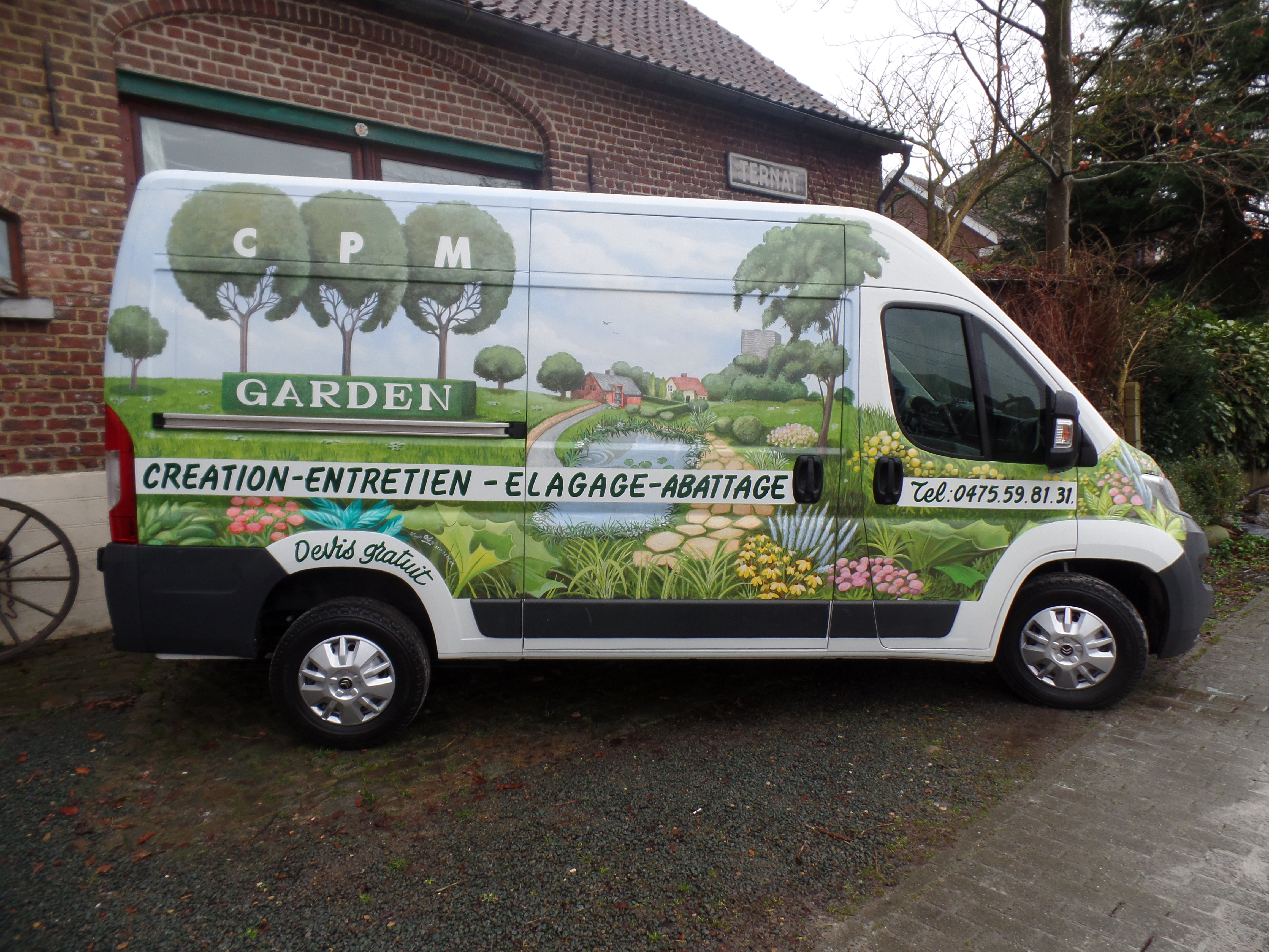 Dessin et lettrage sur camionnette